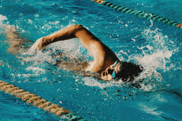 Musculation en natation : quelle nage muscle le plus ? Comparatif